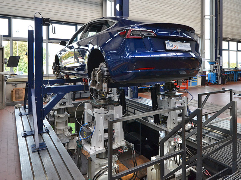 fka - Kinematic and Compliance Test Rig (K&C)