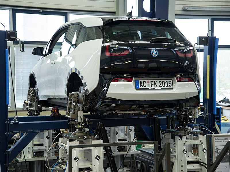 fka - Kinematic and Compliance Test Rig (K&C)